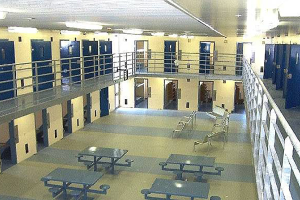 Officers attacked during violent chaos at QLD jail – 4BC