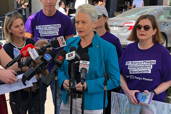 Kerryn Phelps speaks FIRST to Warren Moore - 4BC