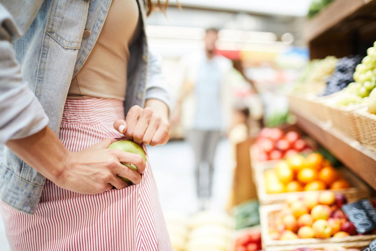Aussies confess to food theft - 4BC