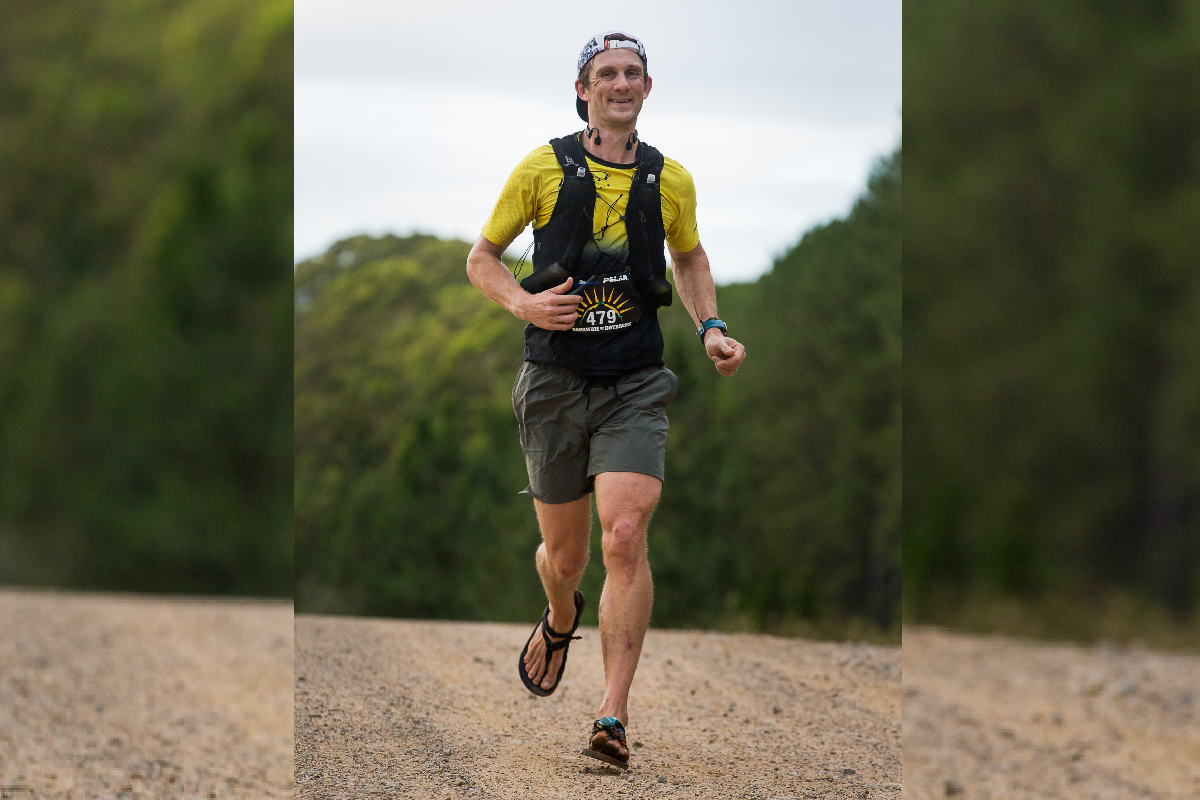 PHOTOS: Marathon runner turns heads for 42k race in sandals!