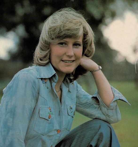 Country singer Deniese Morrison - 4BC