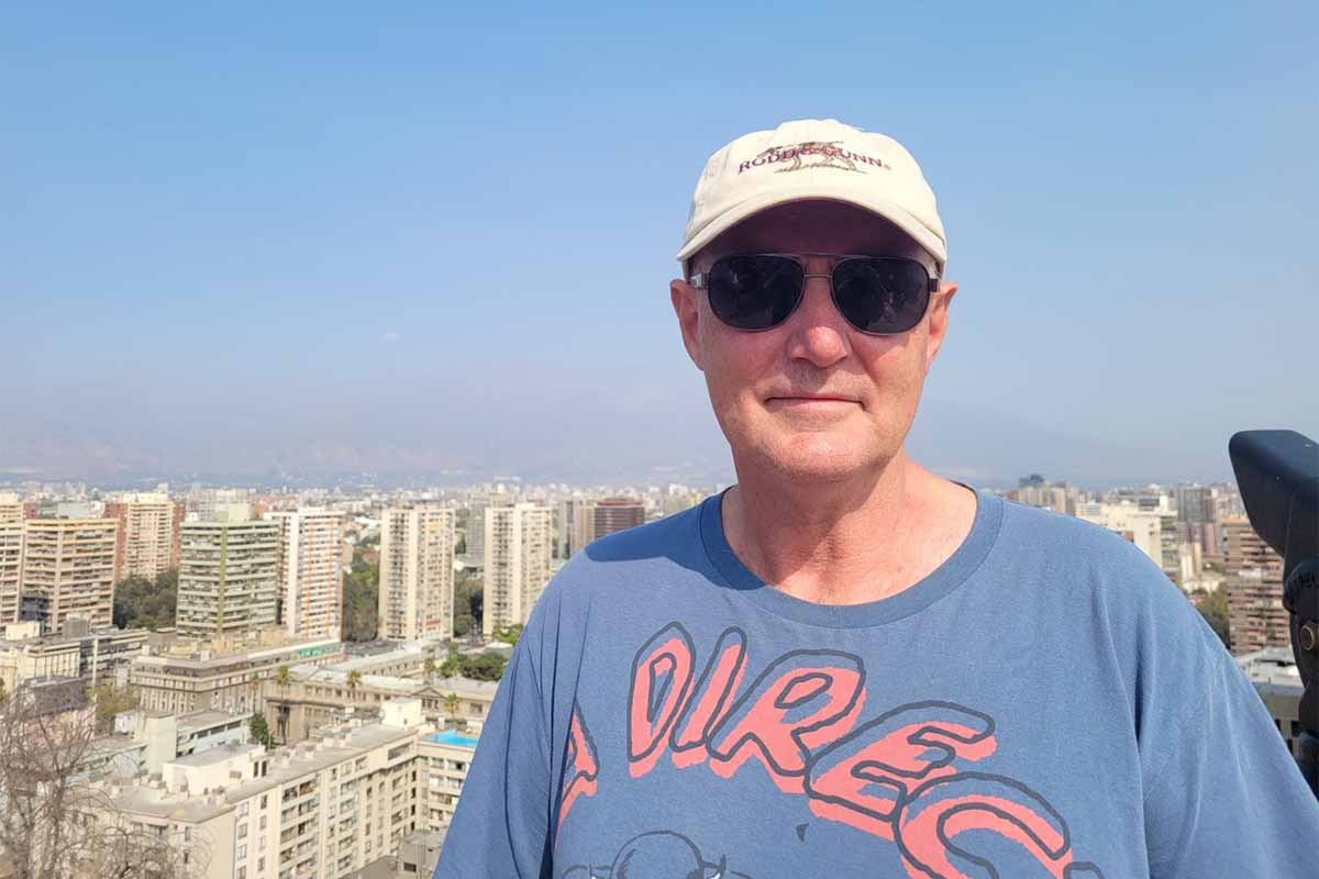 Laurel & Mark catch up with Gary in Santiago