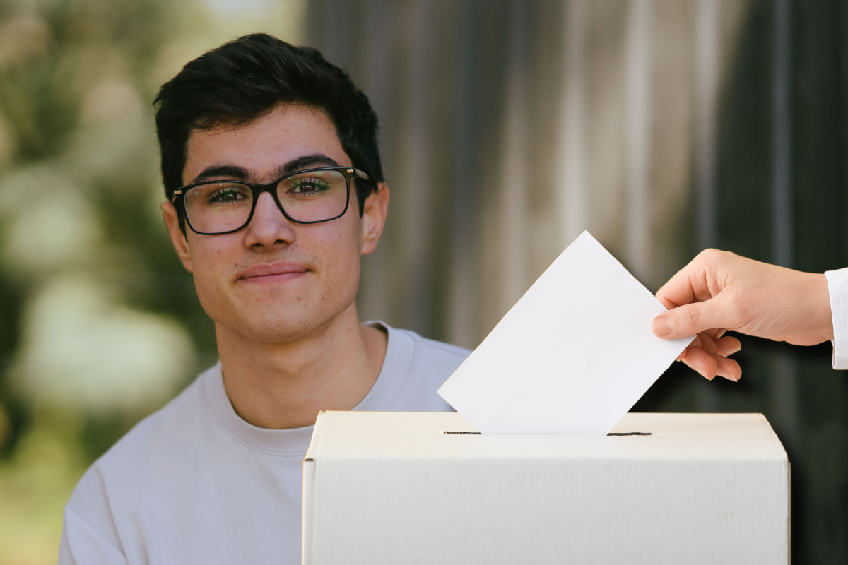Should the legal voting age be reduced?