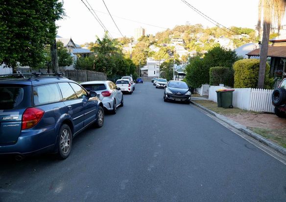 Everything you need to know about parking on narrow streets in ...