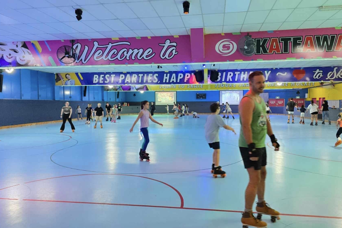 Brisbane's last roller skating rink! - 4BC